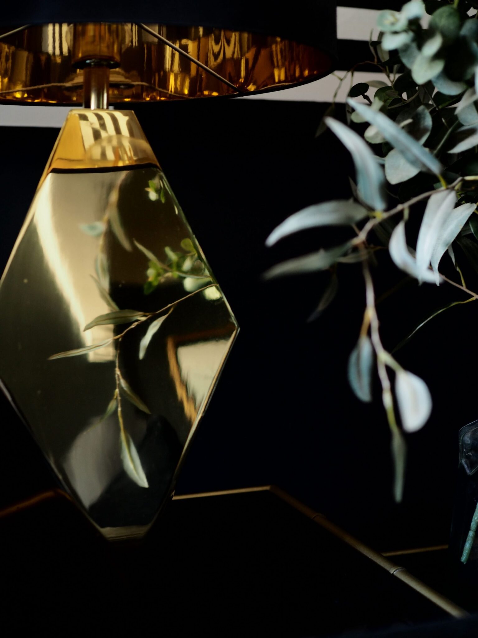 Adding a metallic lining to lampshades - Raspberry Flavoured Windows